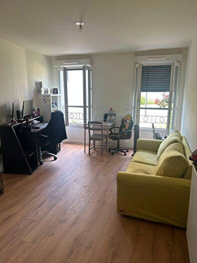 Rue du Tir-Mont Châlat-Saint Hubert, Chelles - Appartement 1 pièce à louer