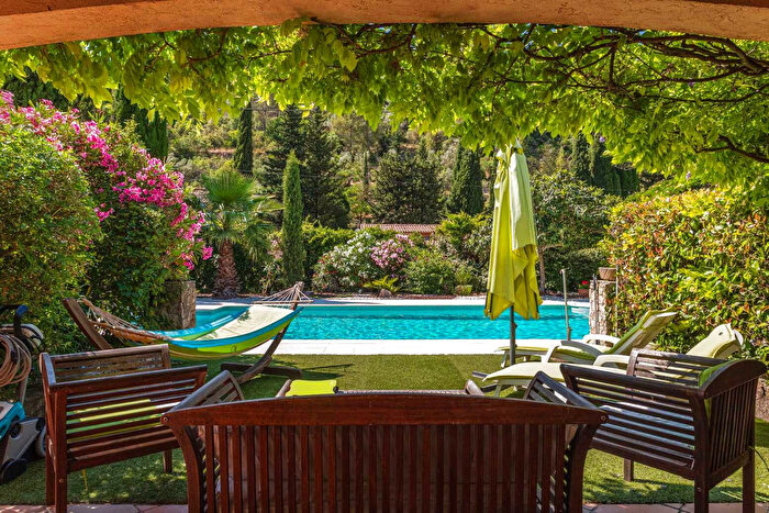 Maison à vendre - Solliès-Toucas - 9 pièces - 6 chambres