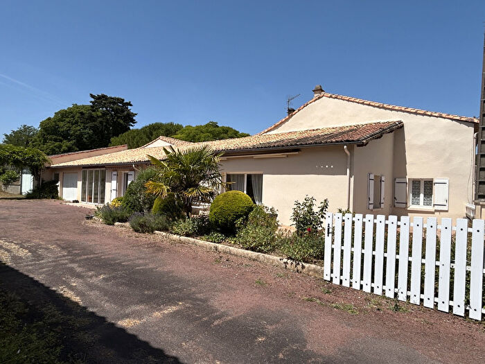 Pamproux - Maison 7 pièces à vendre