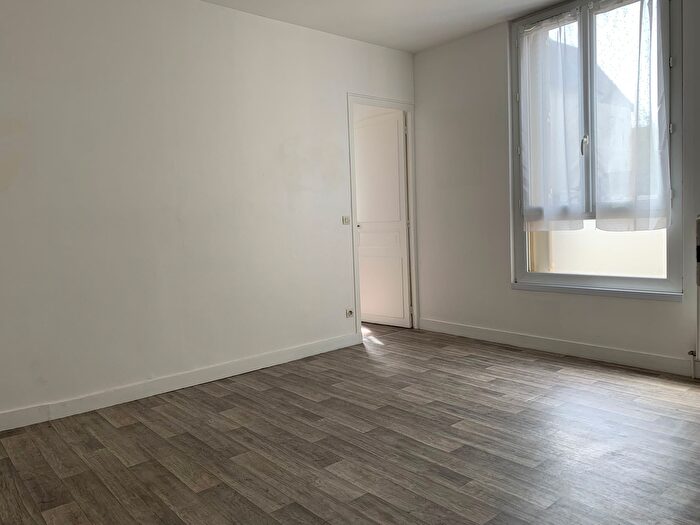 Villemomble, Époque : Appartement 2 pièces à louer
