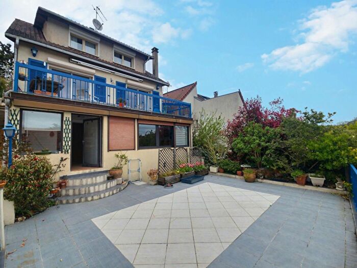 Maison 8 pièces à Saclay, à vendre