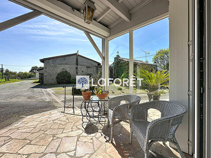 Saint-Hilaire-de-Voust - Maison 7 pièces à vendre