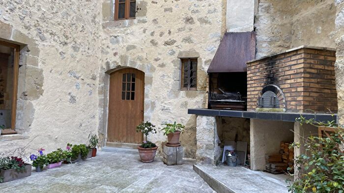 Maison 15 pièces à Laurac, à vendre