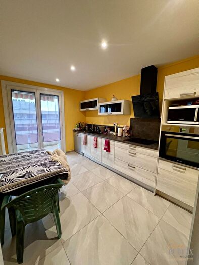 Appartement à louer - Bourg-en-Bresse - 4 pièces - 3 chambres