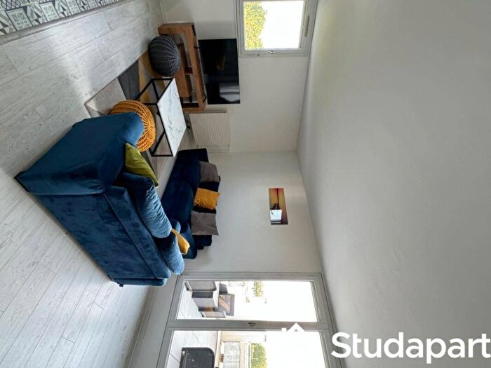 Bras de Fer-Tourelles, Évry-Courcouronnes : Appartement 1 pièce à louer