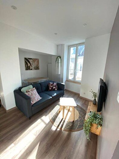 Appartement à louer - Saint Germain-Hôtel de Ville-Saint Pierre, Auxerre - 4 pièces - 3 chambres