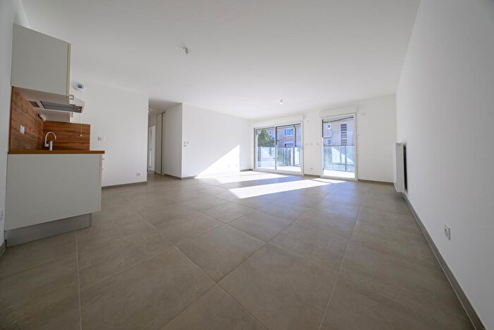 Appartement à vendre - Divonne-les-Bains - 3 pièces - 2 chambres