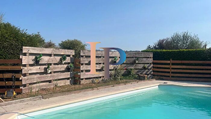 Maison à vendre - Saint-Christophe-en-Brionnais - 8 pièces - 4 chambres