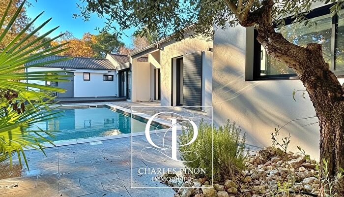 Maison à vendre - Saint-Cannat - 6 pièces - 4 chambres