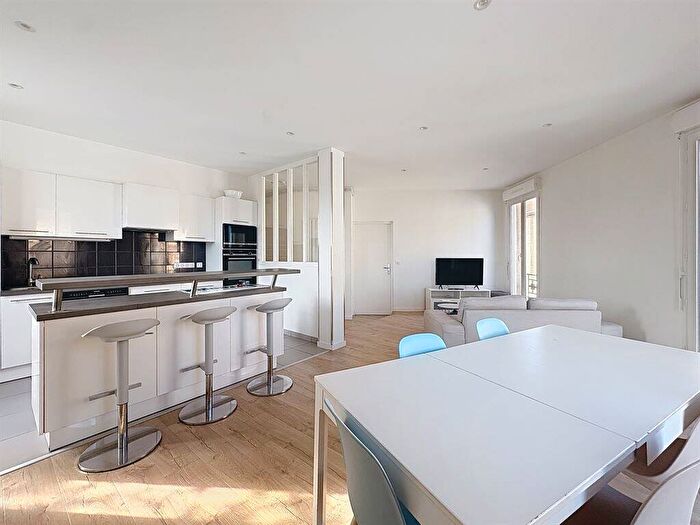 Appartement à louer - Bois dAmour-Porte de Paris-Courlancy, Reims - 4 pièces - 3 chambres