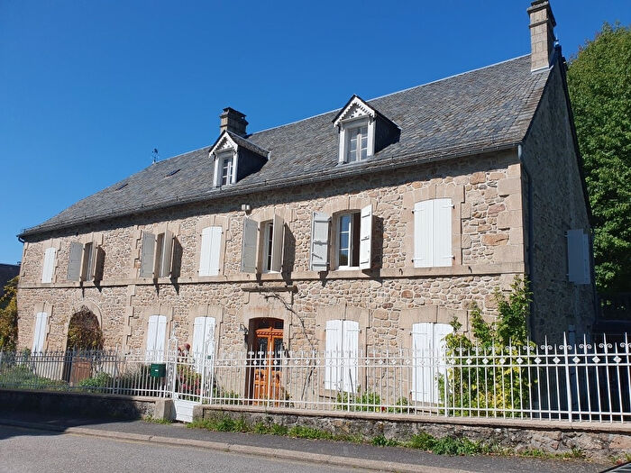 Maison à vendre - Marcillac-la-Croisille - 10 pièces - 7 chambres
