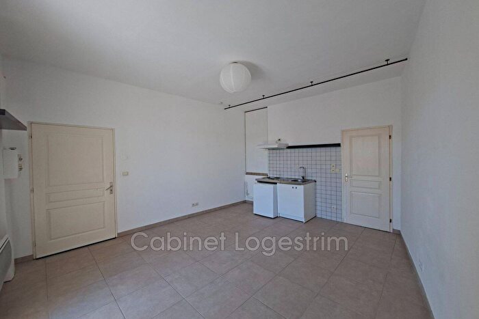 Appartement 1 pièce à Beauvoisin, à louer
