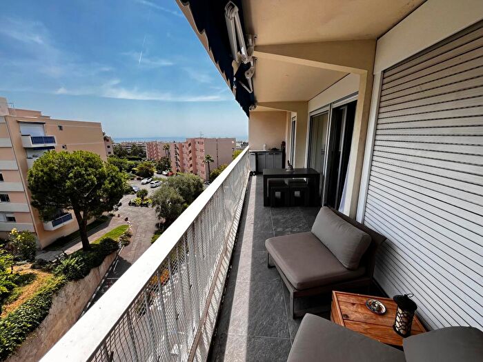 Nice, Corniche Fleurie : Appartement 3 pièces à vendre
