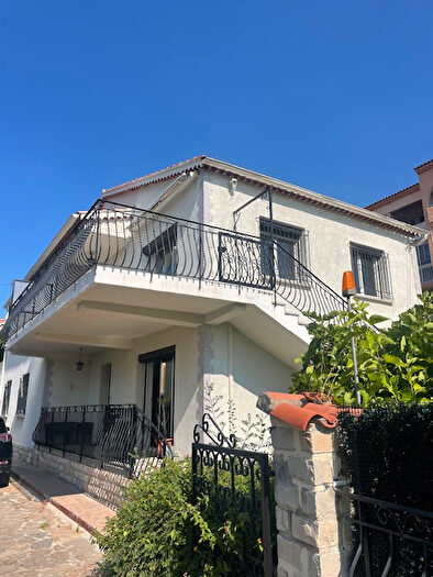 Maison à vendre - La Garde, Le Village - 9 pièces - 7 chambres