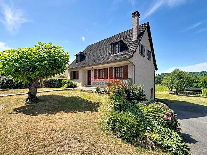 Altillac : Maison 9 pièces à vendre