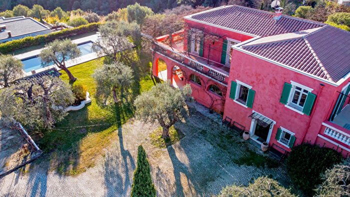 Maison à louer - Nice, Saint-Antoine - 6 pièces - 5 chambres