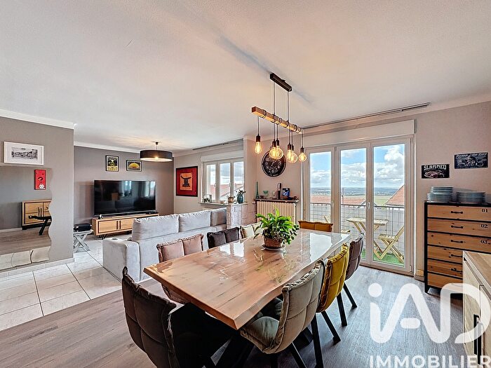 Appartement à vendre - Saint-Privat-la-Montagne - 5 pièces - 3 chambres