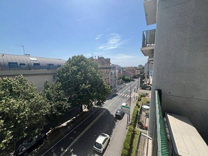 Appartement 5 pièces à louer à Juillet Zola, Alfortville