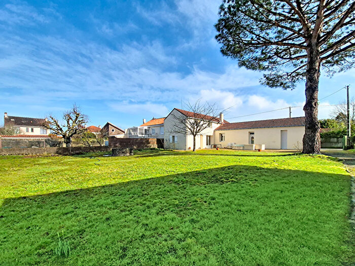 Maison à vendre - Saint-Sébastien-sur-Loire, Est - 5 pièces - 4 chambres