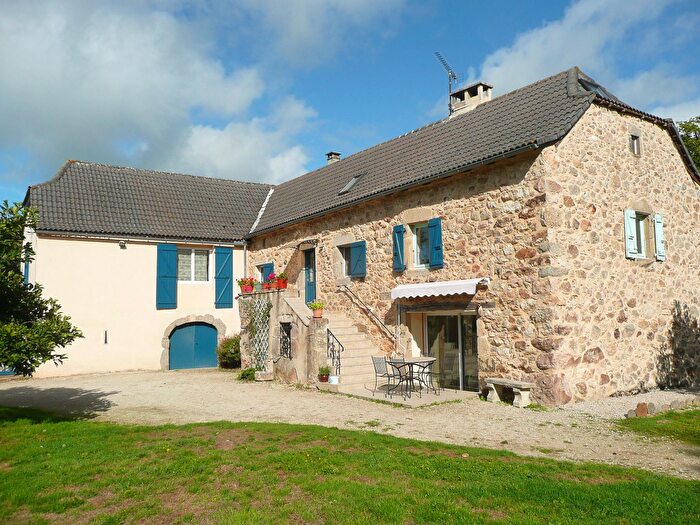 Maison à vendre - La Salvetat-Peyralès - 6 pièces - 4 chambres