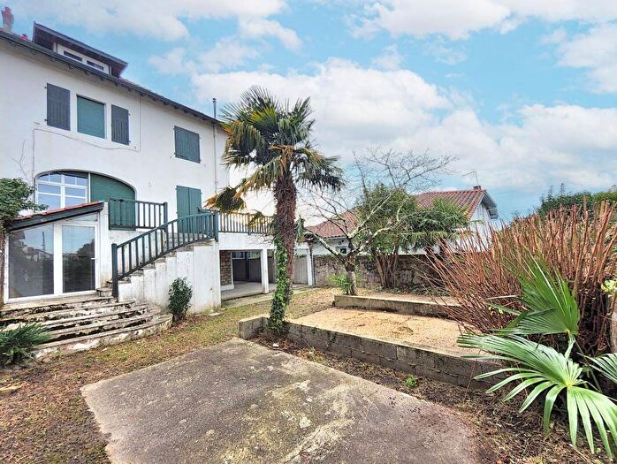 Maison à louer - Arènes-Allées Marines, Bayonne - 7 pièces - 6 chambres