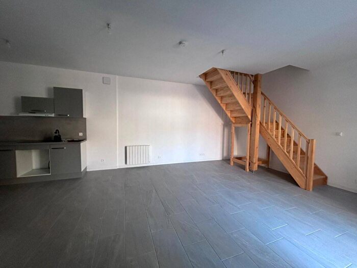 Appartement à louer - Burie - 4 pièces - 3 chambres