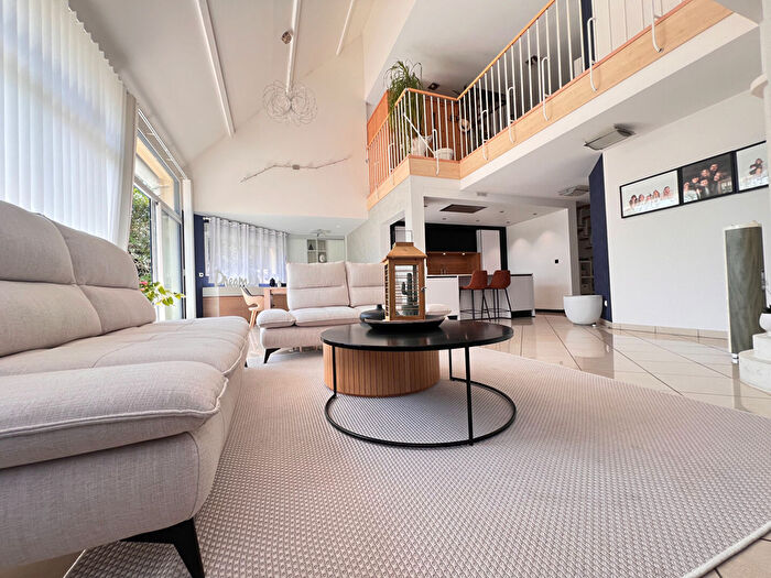 Maison à vendre - Saint-Sébastien-de-Morsent - 7 pièces - 5 chambres