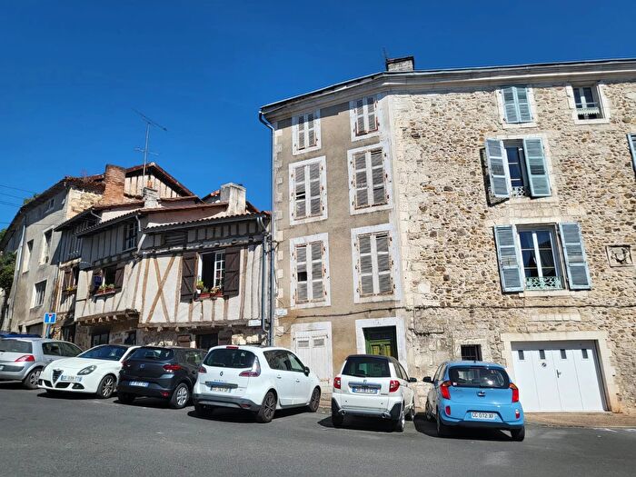 Maison à vendre - Nontron - 9 pièces - 3 chambres