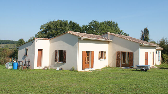 Maison 6 pièces à vendre à Bonneville-et-Saint-Avit-de-Fumadières