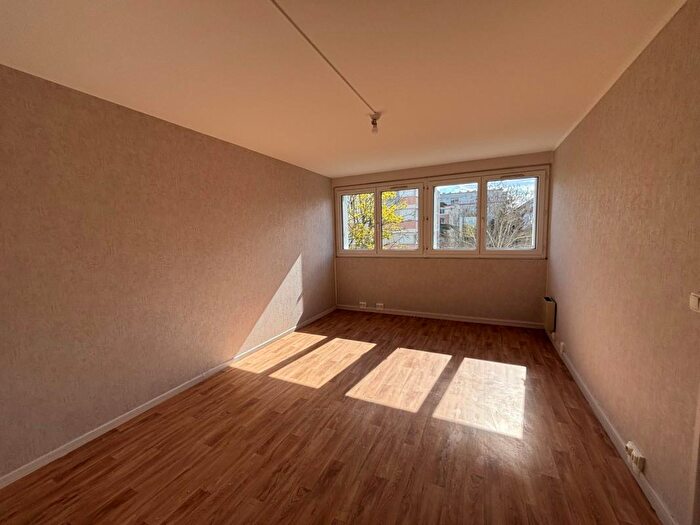 Appartement à louer - Chenôve, Chenôve - 4 pièces - 3 chambres