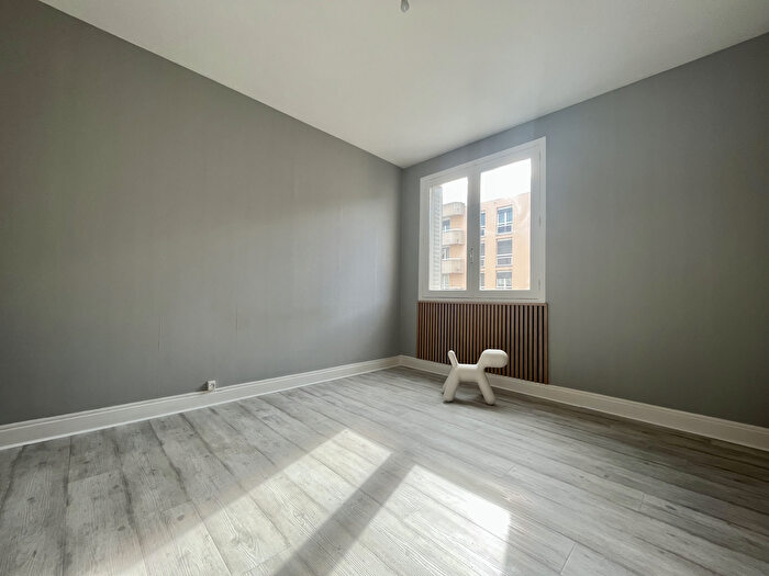 Appartement à louer - Clermont-Ferrand, Vallières, Sallins, Poncillon - 3 pièces - 2 chambres