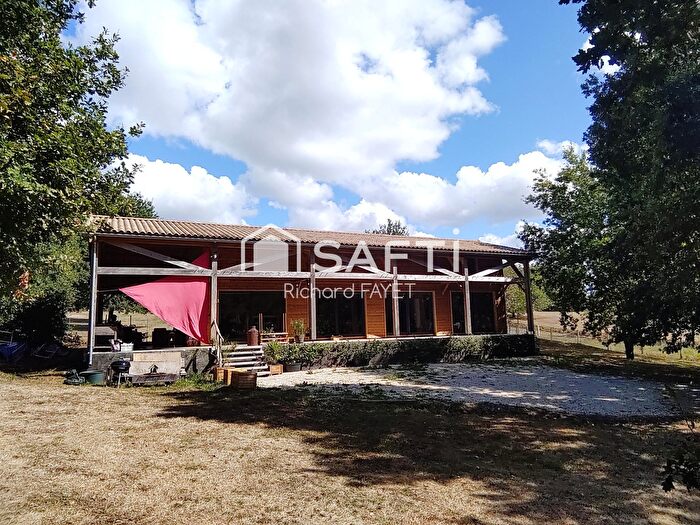 Maison à vendre - Saint-Bonnet-sur-Gironde - 5 pièces - 3 chambres