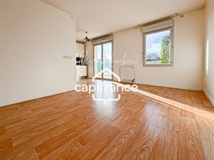 Appartement à vendre - Le Mesnil-Saint-Denis - 3 pièces - 2 chambres
