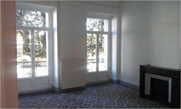 Appartement à louer - Centre Ville-Stalingrad, Alès - 3 pièces - 2 chambres