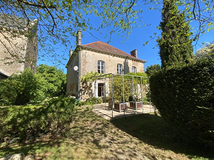 Couhé - Maison 8 pièces à vendre
