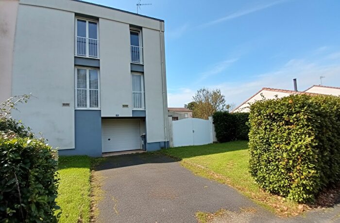 Maison à vendre - La Roche-sur-Yon, Pyramides, Jean-Yole - 8 pièces - 7 chambres