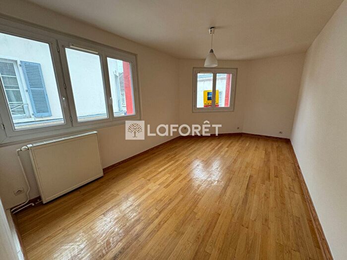 Centre Ville, Beaumont-sur-Oise : Appartement 2 pièces à louer