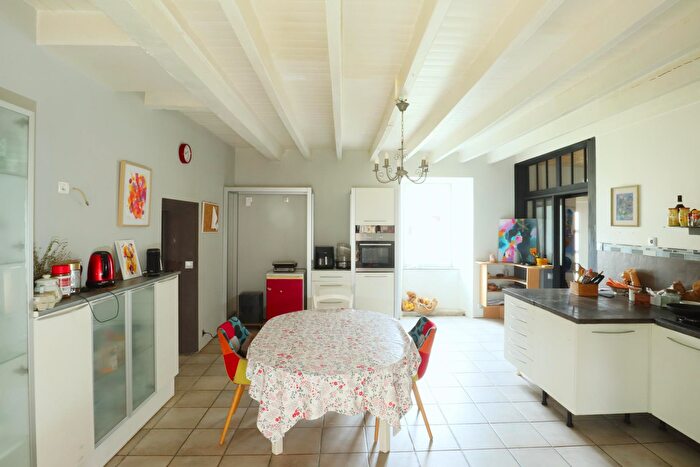 Maison à vendre - Lezay - 10 pièces - 6 chambres