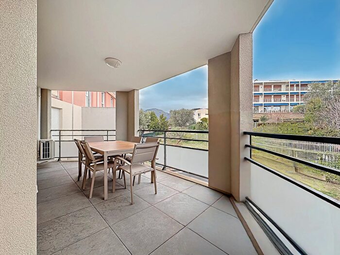 Appartement à vendre - Vence, Vosgelade, Sainte-Anne - 3 pièces - 2 chambres