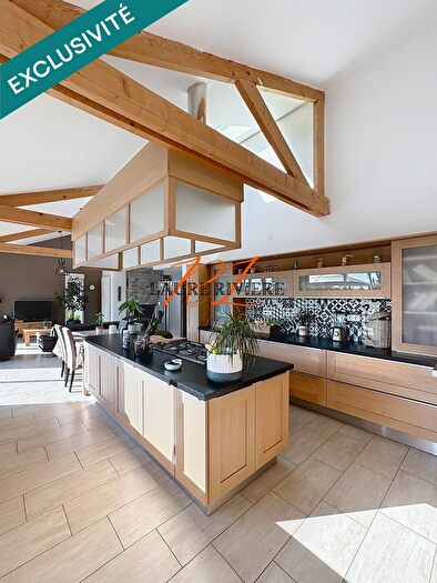 Maison à vendre - Le Maisnil - 8 pièces - 6 chambres