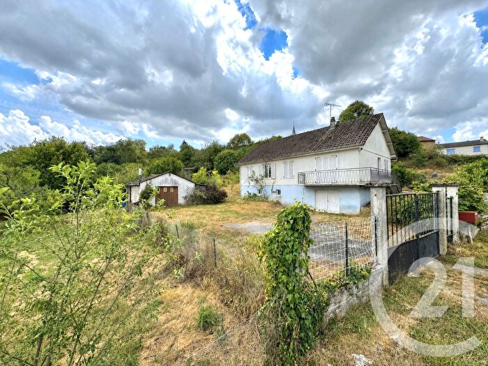 Saint-Junien-les-Combes : Maison 6 pièces à vendre