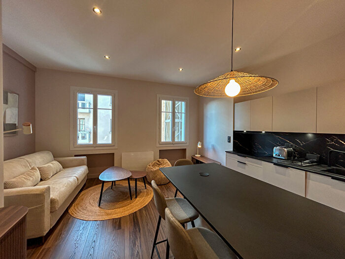 Appartement à louer - Aix-les-Bains, Est - 2 pièces - 1 chambre