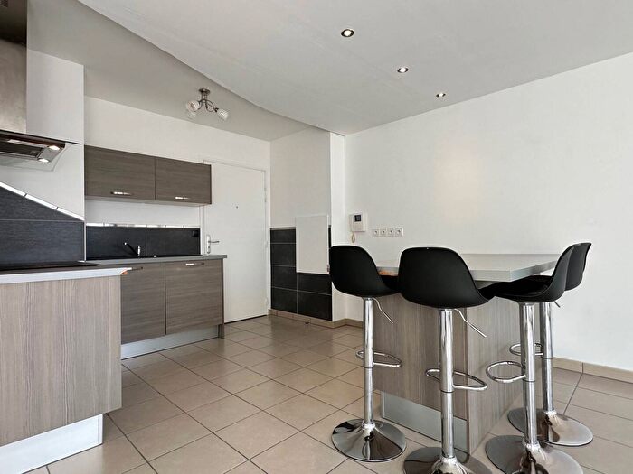 Appartement à louer - Villefranche-sur-Saône - 2 pièces - 1 chambre