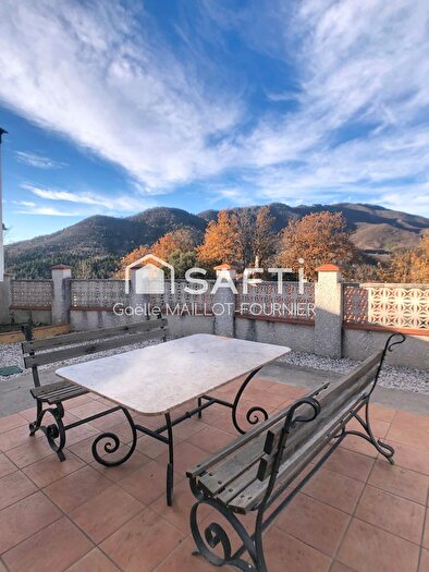 Maison à vendre - Saint-Laurent-de-Cerdans - 6 pièces - 3 chambres
