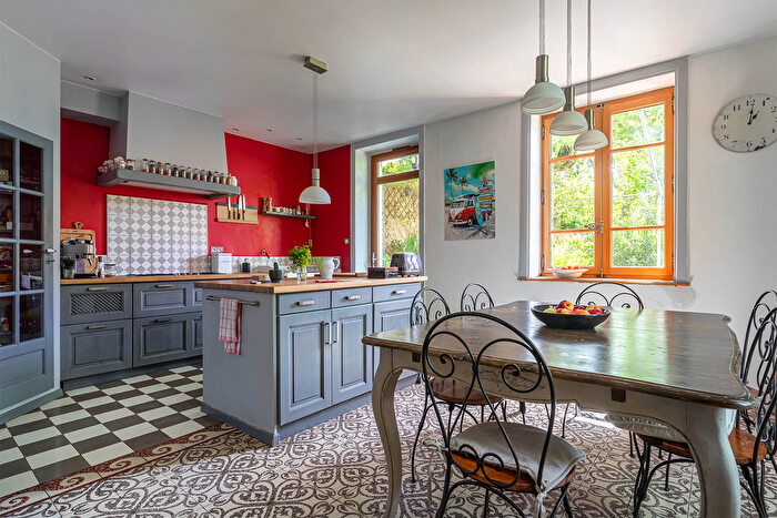 Maison 8 pièces à Neuville-sur-Saône, à vendre