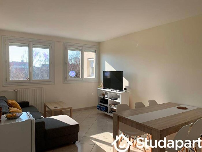 Appartement à louer - Le Pas du Lac, Montigny-le-Bretonneux - 1 pièce - 3 chambres