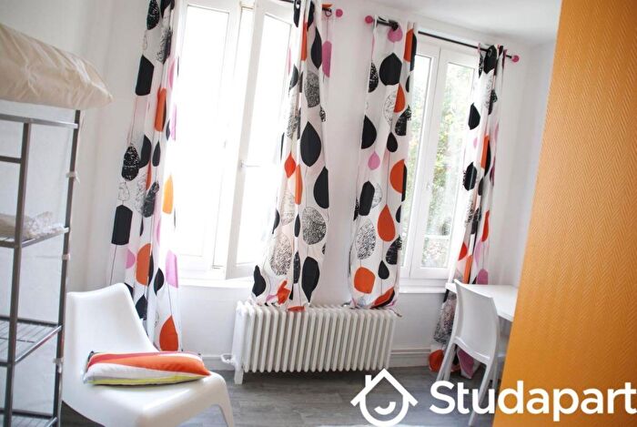 Centre Ville-Cathédrale, Évreux : Appartement 1 pièce à louer