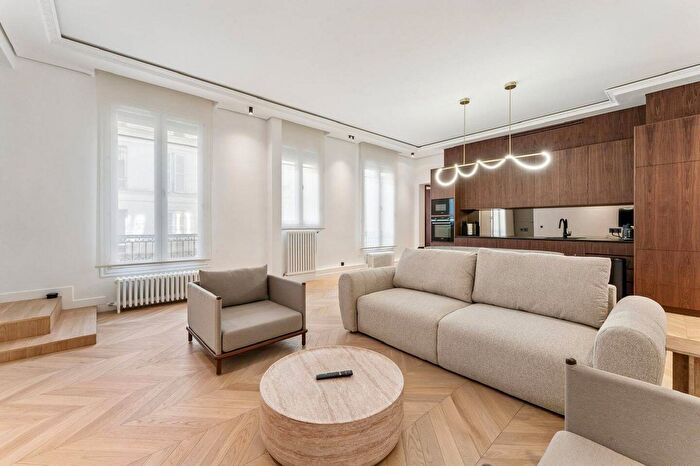 Appartement à louer - Chaillot, Paris ème arrondissement - 2 pièces - 1 chambre