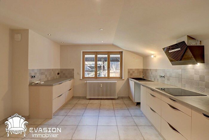 Appartement à louer - Sallanches - 4 pièces - 3 chambres