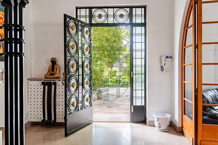 Maison à vendre - Marseille e , Saint-Barnabé - 8 pièces - 5 chambres